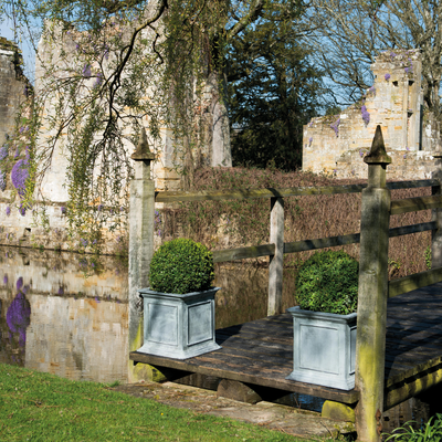 English Planters | A Place In The Garden– A Place In The Garden USA